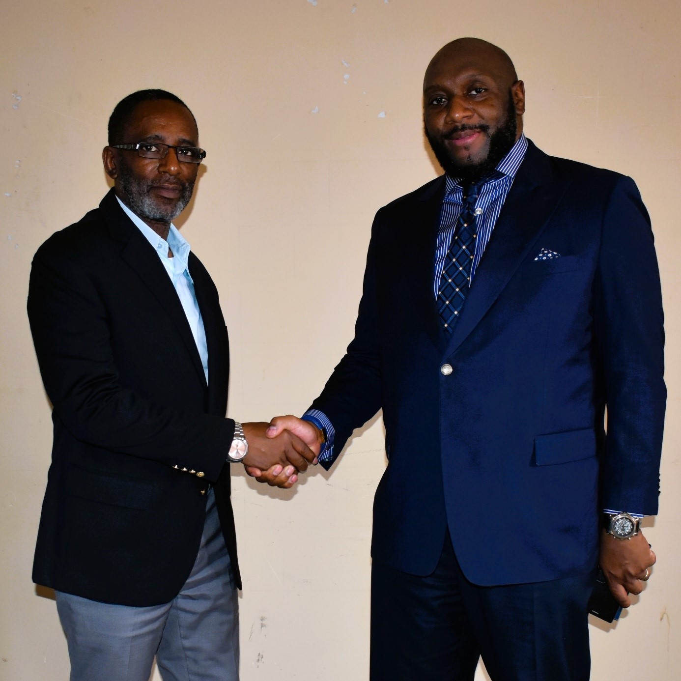 VISITE DU DIRECTEUR GENERAL DE L’AUTORITE DE REGULATION DES MARCHES PUBLICS AU BOURGMESTRE DE LA ...